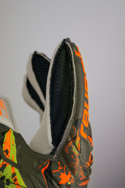 Attrakt Solid Finger Support Junior - reusch.com